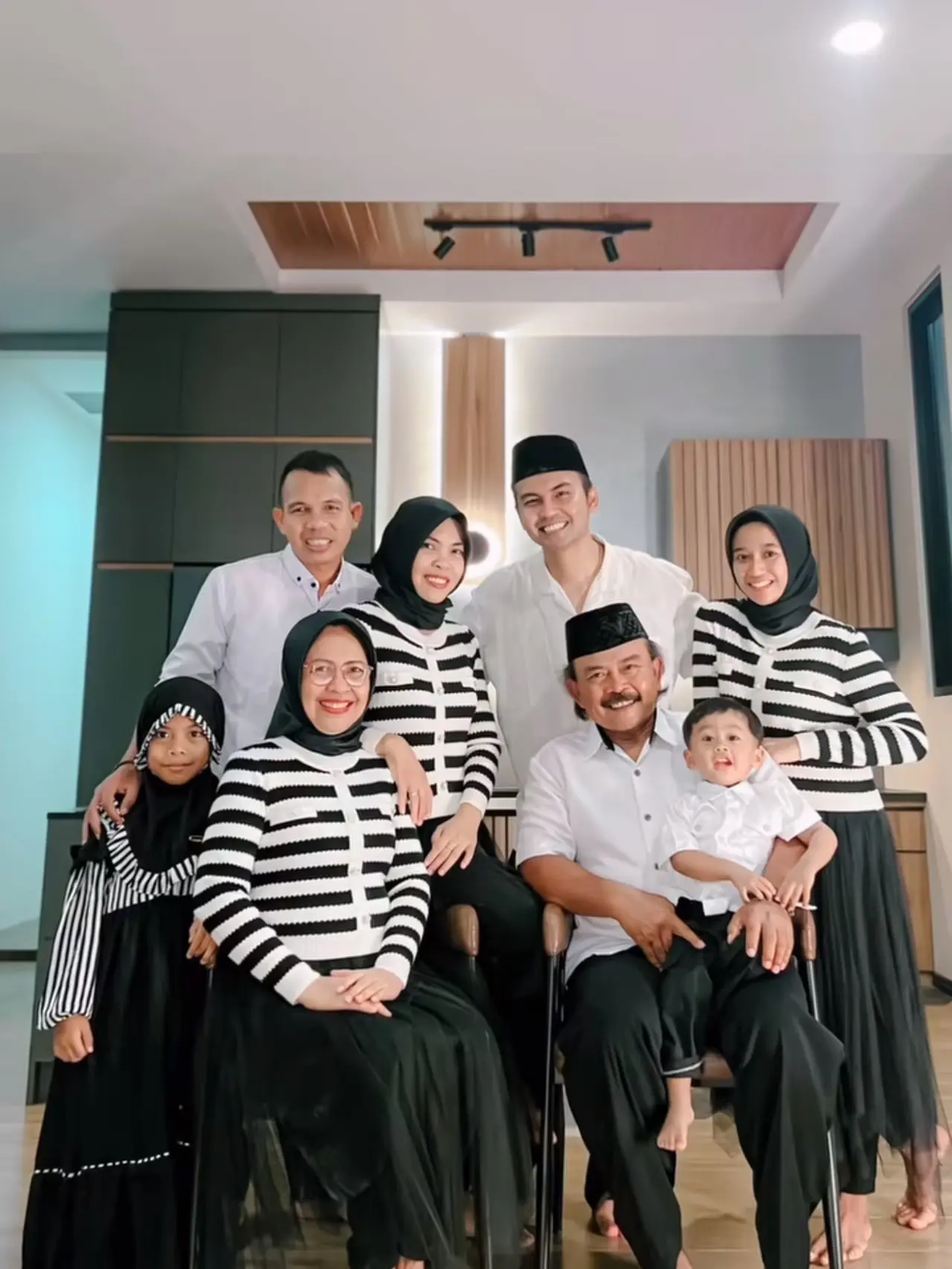 8 Ide Pose Foto Bersama Lebaran Ini Bikin Pede, Nggak Mati Gaya - Hot ...