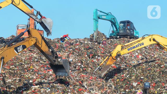 Sampah di TPA Cipayung Depok Longsor Usai Hujan Deras - News Liputan6.com