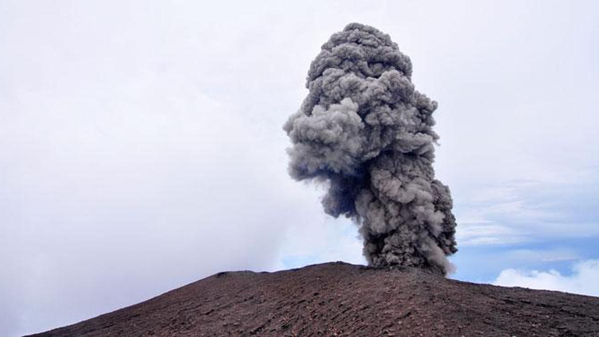 Gunung Slamet Meletus Lagi - Video Liputan6.com