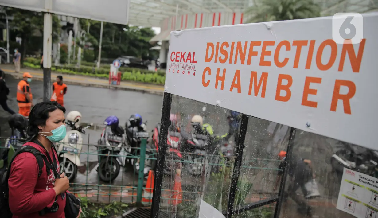 FOTO: Ada Ruang Khusus Semprot Disinfektan di Blok M - Foto Liputan6.com