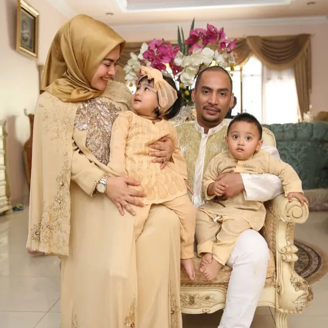 Tak Kalah Mewah, Ini 6 Potret Rumah Adik Syahrini Layaknya Istana - Hot ...