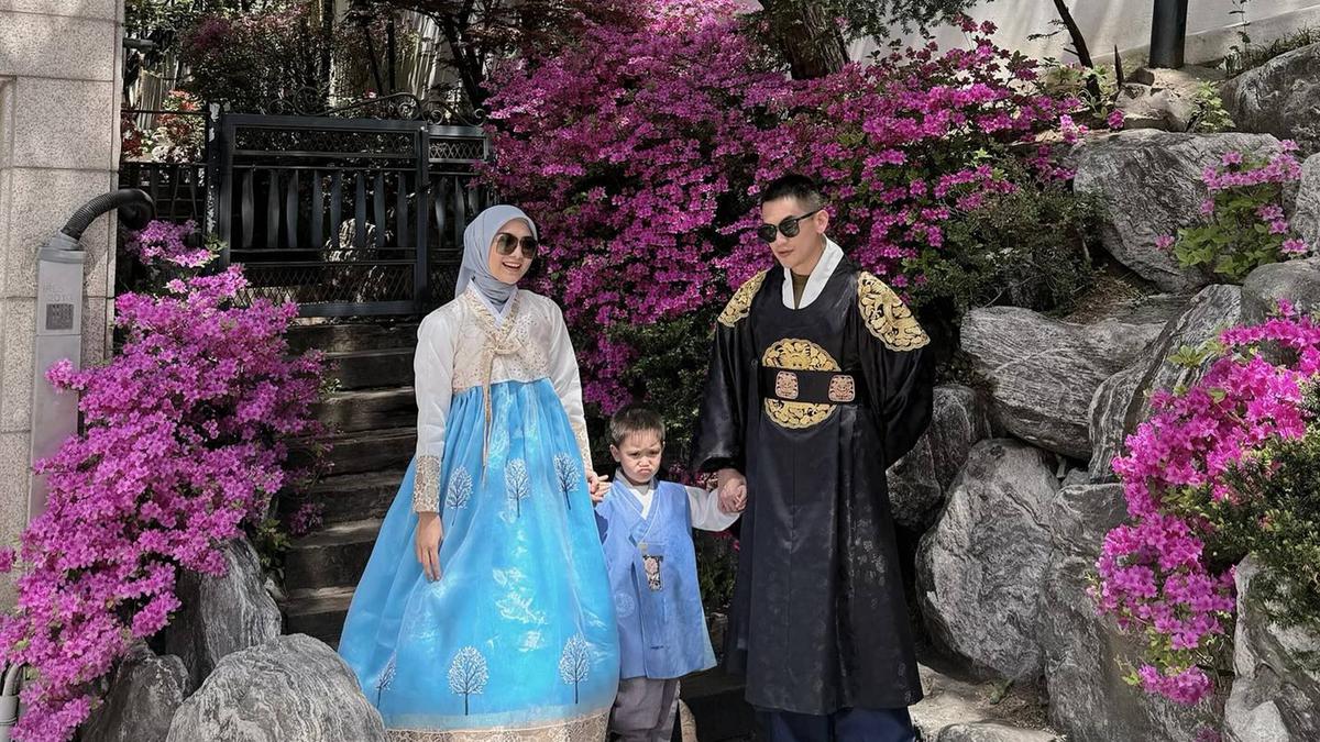 7 Potret Citra Kirana dan Rezky Adhitya Pakai Hanbok di Korea Selatan ...
