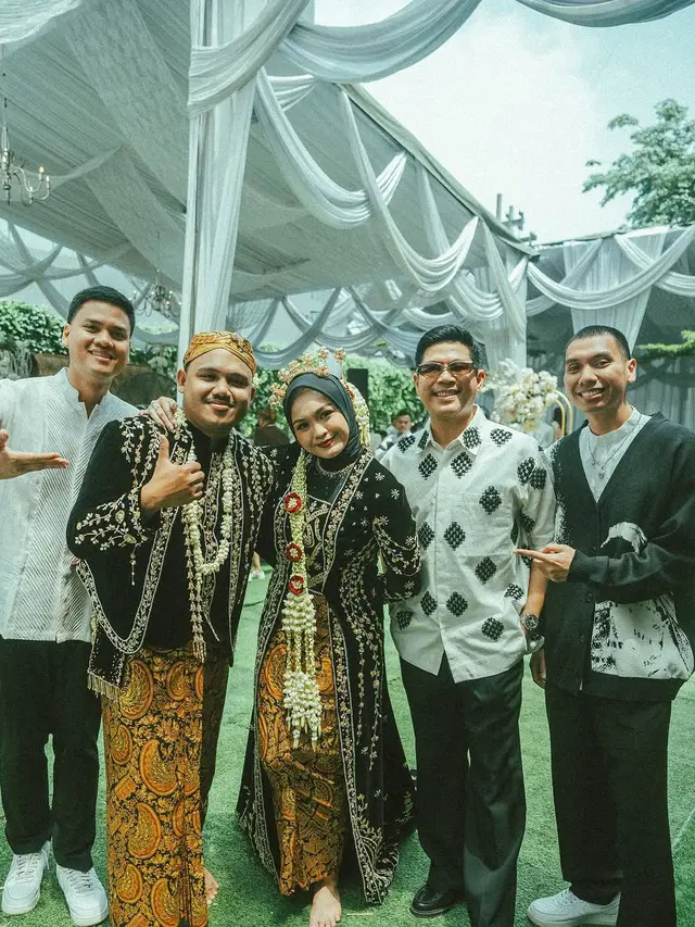 6 Potret Salma Salsabil dan Dimansyah Laitupa Resmi Nikah Pakai Adat ...