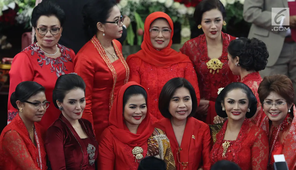 Foto Penampilan Para Artis Saat Dilantik Jadi Anggota Dpr Foto