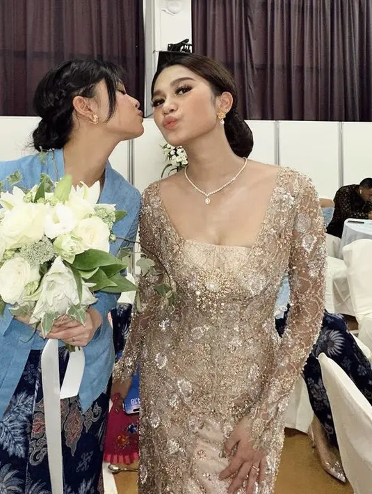 8 Penampilan Selebgram Azizah Salsa Perempuan yang Dinikahi Pratama Arhan di Jepang, Elegan ...