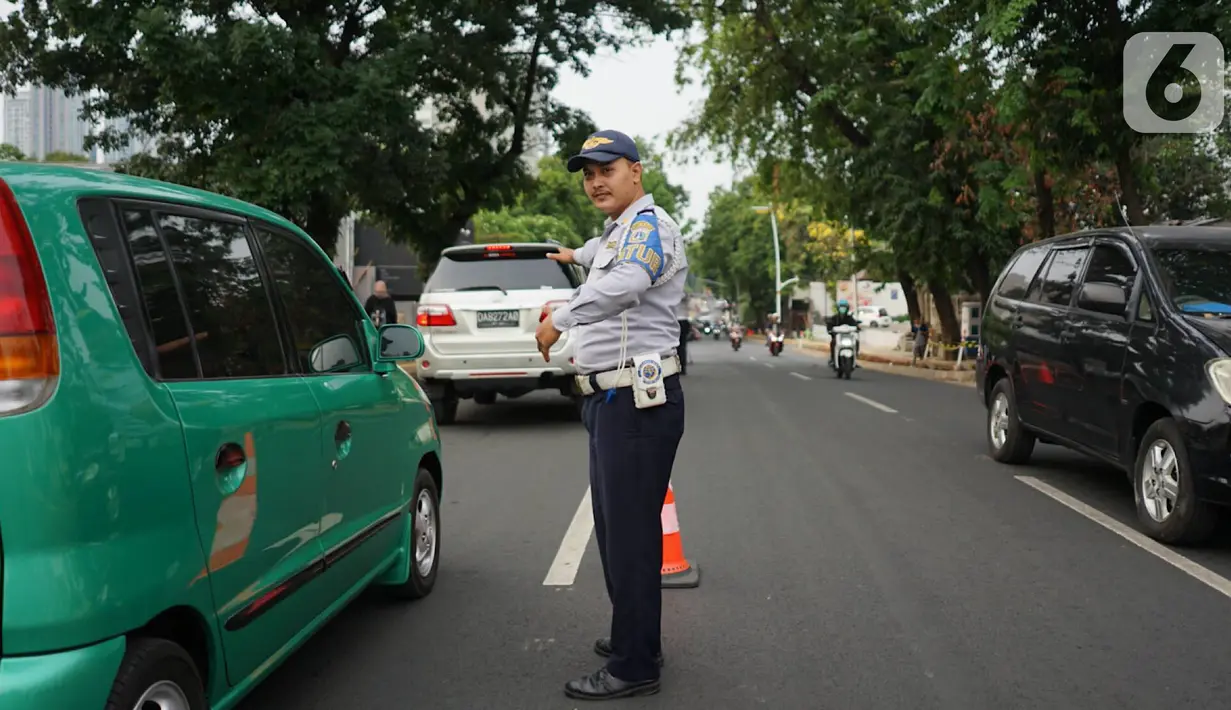 FOTO: Upaya Urai Kemacetan, Lalin Jalan Kemang Raya Direkayasa - Foto ...