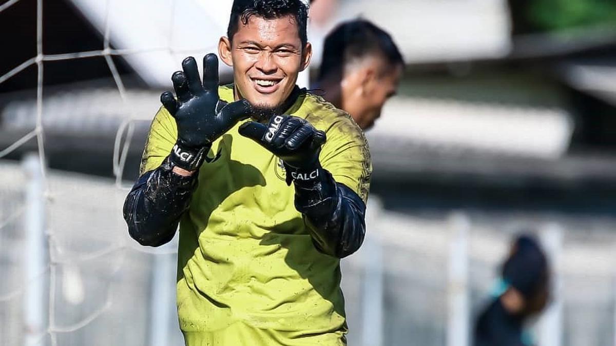 Kiper Senior Joko Ribowo Bakal Menjalani Peran Ganda di Maluku United ...