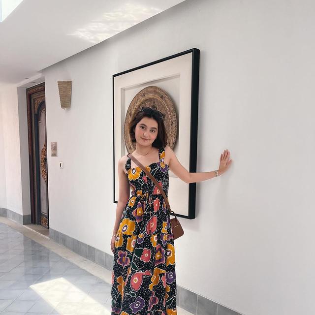 6 Potret Terbaru Laura Jackson, Dikabarkan Sudah Putus dari Sean Ivan ...
