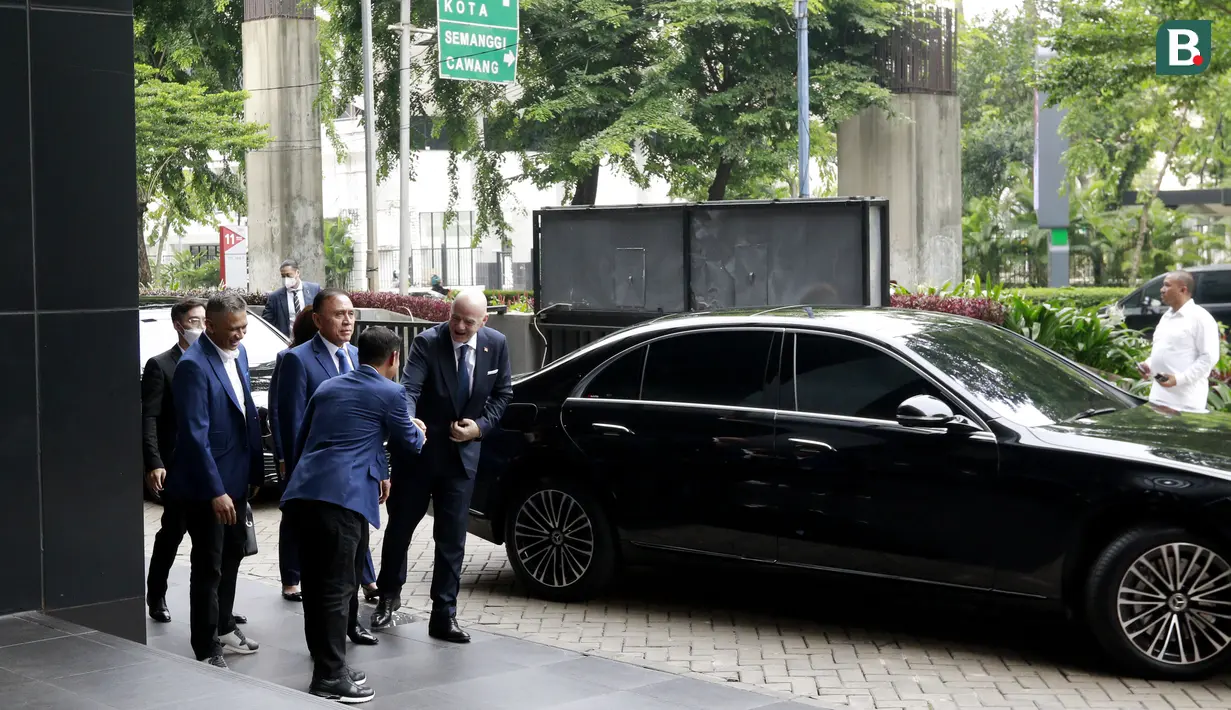 Foto: Presiden FIFA Lanjut Mengunjungi Kantor PSSI, Semobil Bareng Iwan ...