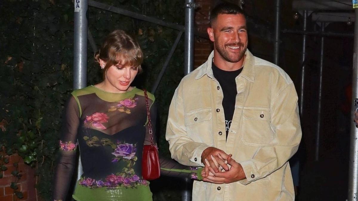 Gandengan Tangan di Publik, Taylor Swift dan Travis Kelce Disebut Cocok ...