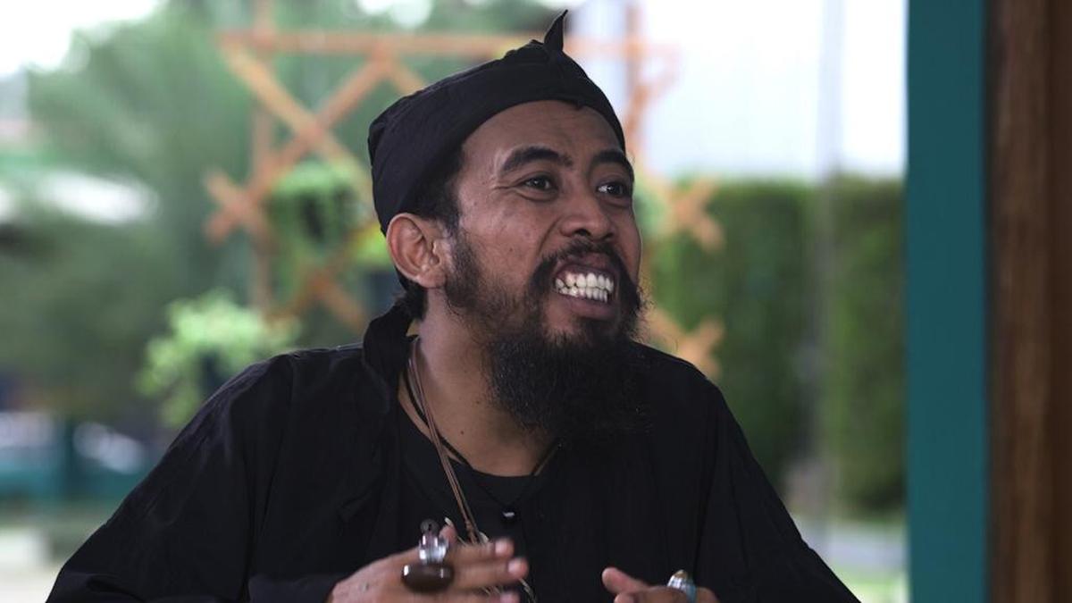 Live Streaming SCTV Sinetron Para Pencari Tuhan Jilid 13 Episode Senin, 4 Mei 2020 - ShowBiz ...