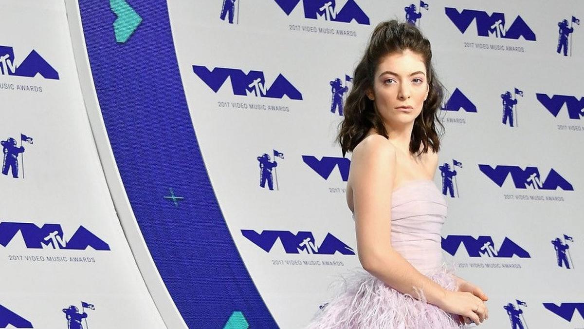 Sempat Diinfus, Lorde Tampil Total di MTV VMA 2017