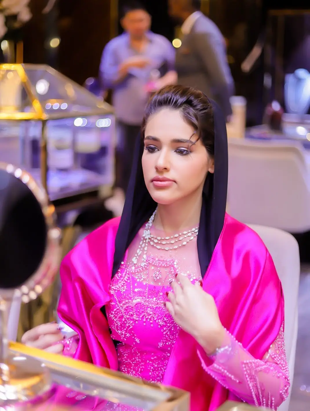 8 Pesona Princess Bahrain saat Berada di Indonesia, Dibalut Gaun ...