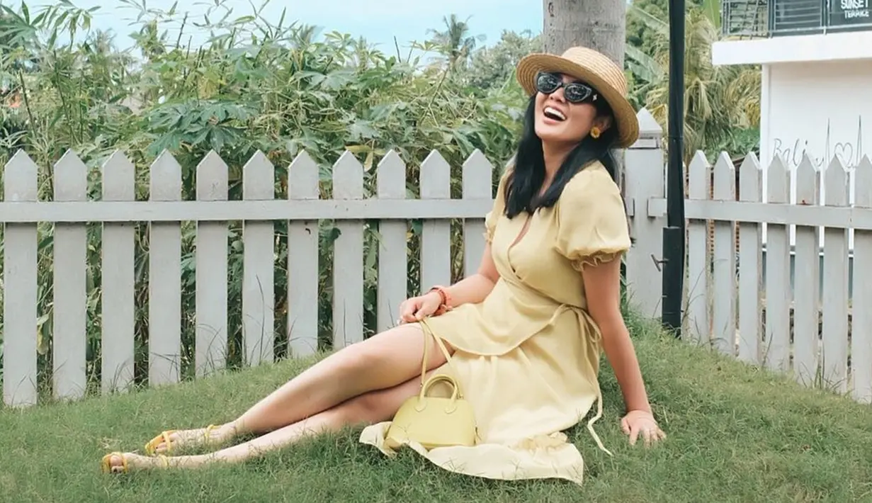 FOTO: Gaya Nindy Ayunda saat Pakai Topi, Menawan - Foto Liputan6.com