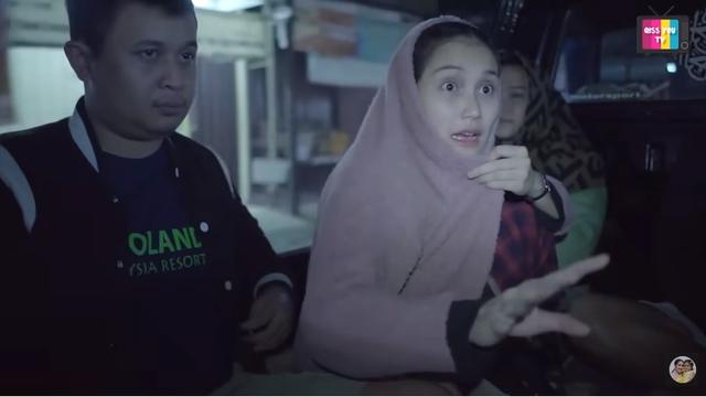 8 Potret Ayu Ting Ting Lakukan Sahur On The Road, Santai Naik Mobil ...