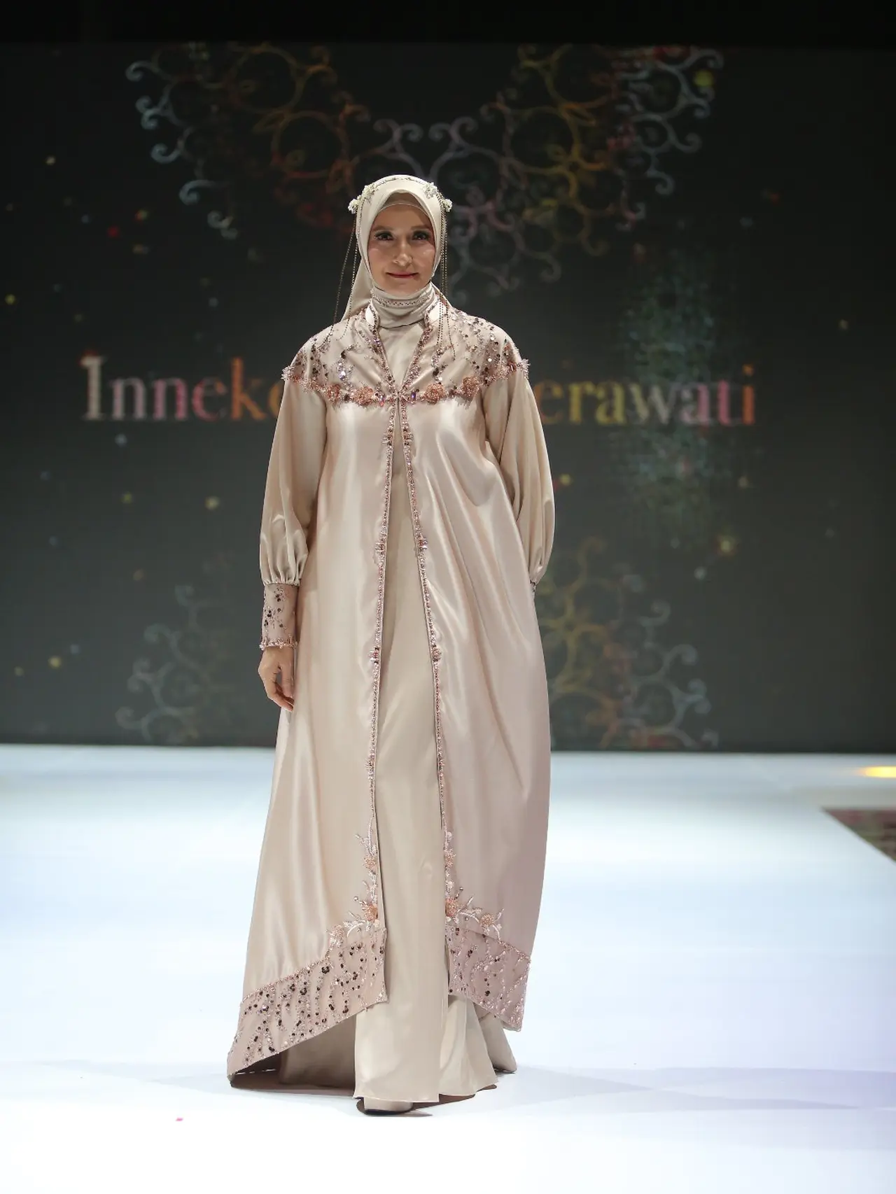 8 Pesona Publik Figure Tanah Air Kenakan Busana Syar’i dari Brand Lokal ...