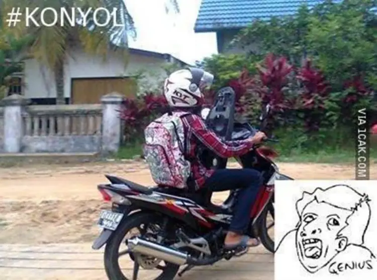 Meme Pengendara Motor di Indonesia - Galeri Otosia.com