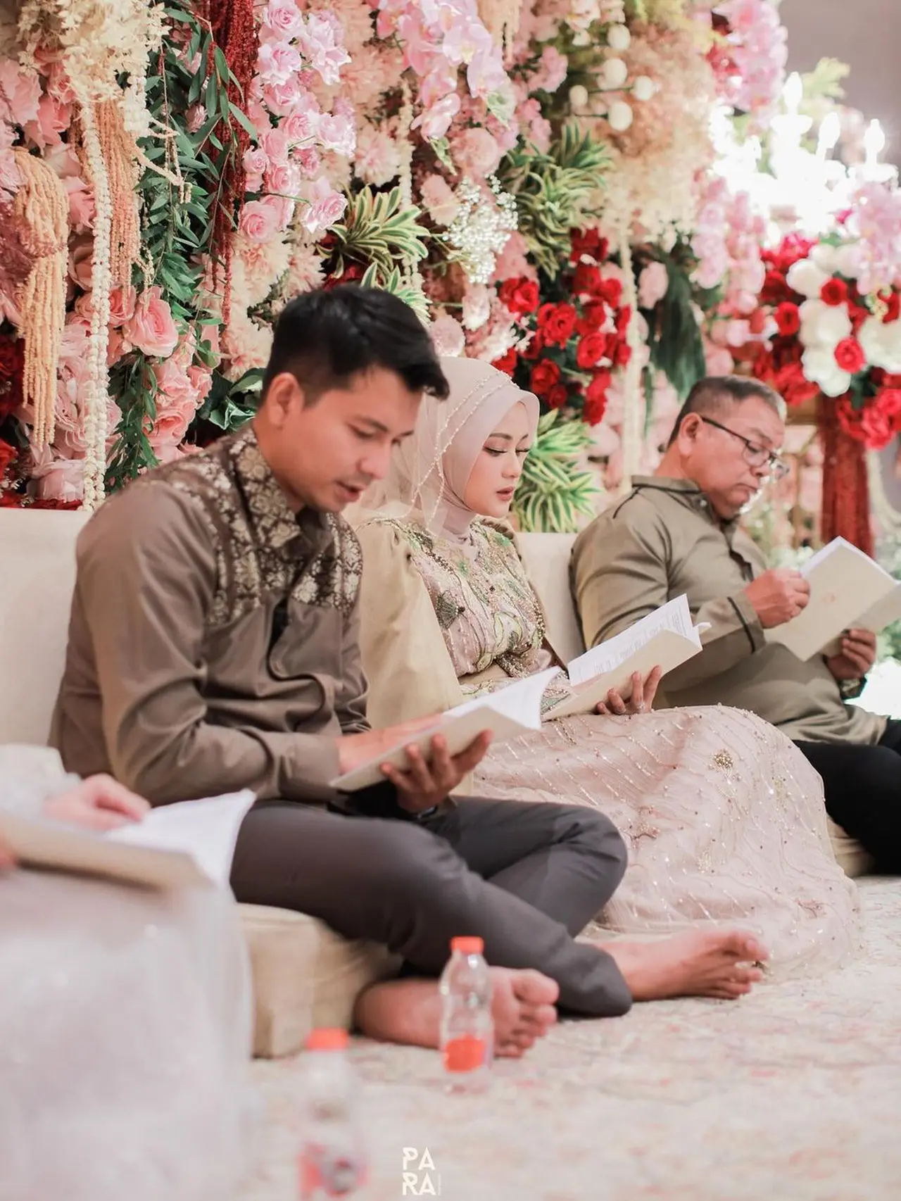 7 Potret Reza Surya dan Alifhia Fitri Gelar Pengajian 4 Bulan Kehamilan ...