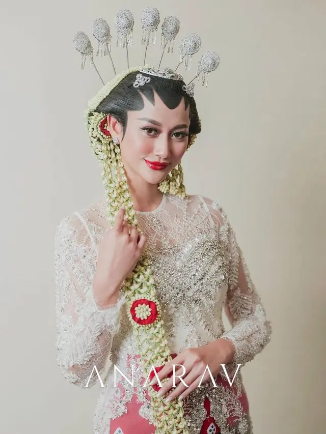 Di Balik Busana Pengantin Puteri Indonesia 2020 Ayu Maulida ...