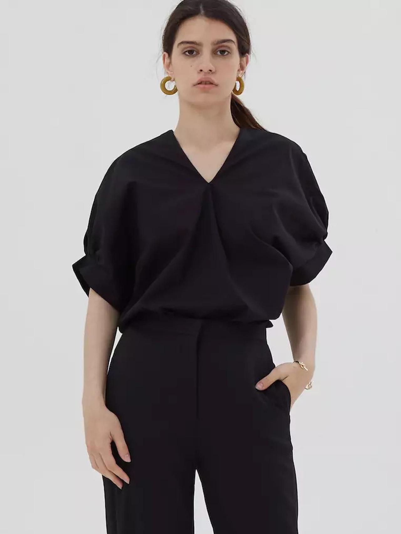 10 Rekomendasi Model Baju Kerja Wanita Terbaru, Tampil Cantik dan Rapi