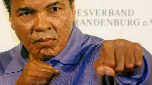 Legenda Tinju Dunia Muhammad Ali Tutup Usia - Ragam Bola.com