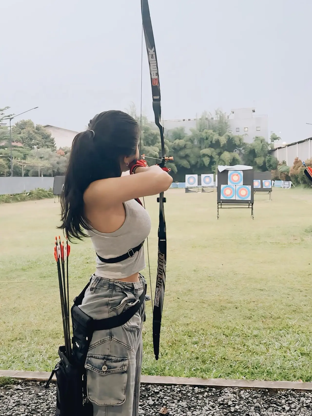 Tampil Keren, Ini 7 Potret Ghea Youbi Latihan Panahan yang Tuai Banyak ...