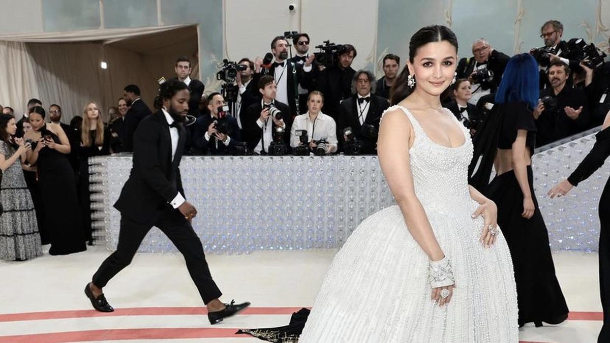 Cantik dan Elegan, 6 Inspirasi Gaun Met Gala yang Sempurna Sebagai ...
