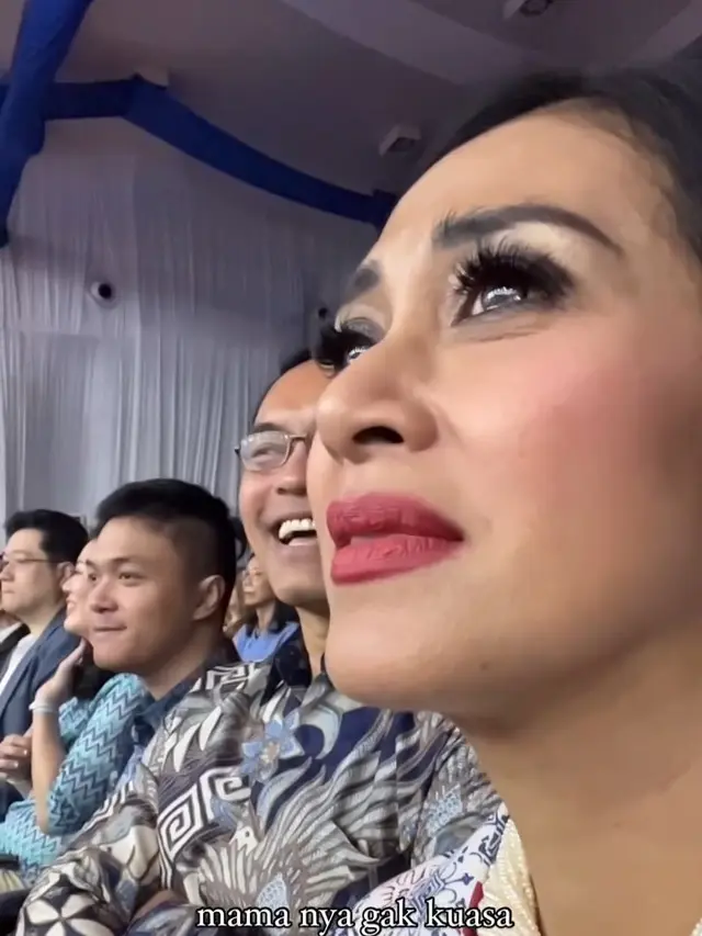 Potret Wisuda Marciano Nicholas Anak Diah Permatasari, Diselimuti Momen ...