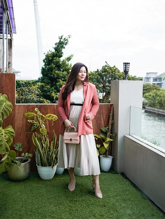 9 Inspirasi OOTD Bumil dari Eriska Rein, Tampil Anggun Selama Masa ...