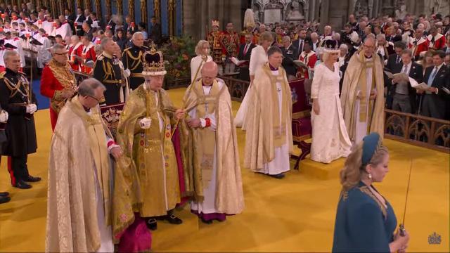 Cincin hingga Mahkota, 9 Perhiasan Kerajaan Inggris Diserahkan ke Raja ...