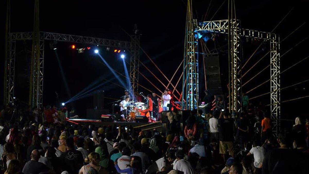 Tohpati Bertiga Tampil Sempurna di Senggigi Sunset Jazz 2017 - ShowBiz ...