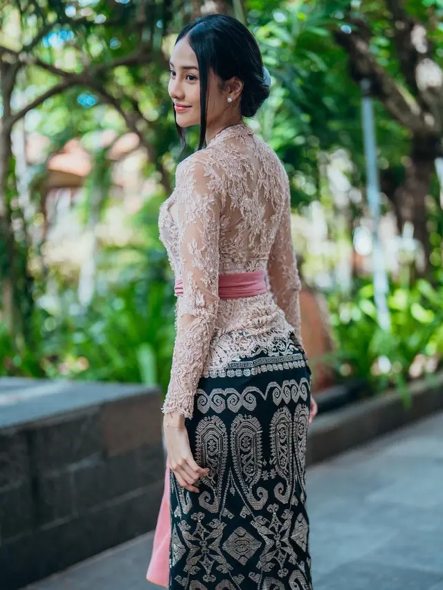 10 Potret Cantik Anya Geraldine Menjelma Jadi Gadis Bali - Entertainment Fimela.com