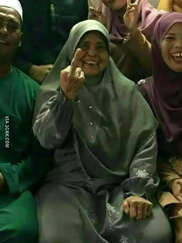 6 Kelakuan Emak-Emak saat Foto Selfie Ini Bikin Geleng Kepala - Hot Liputan6.com