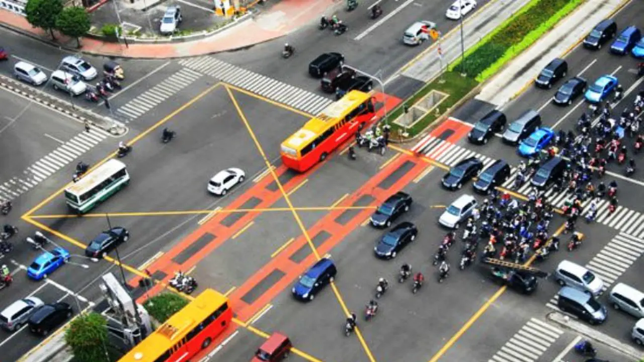 Ini Arti Garis Putih dan Kuning di Jalan Raya, Pahami Jenisnya - Hot ...