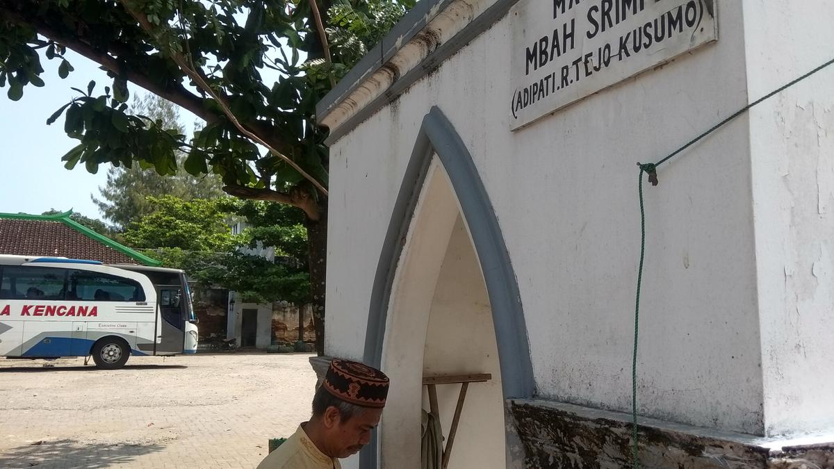 Kisah Mbah Srimpet dan Khasiat Air Kijing di Makam - Regional Liputan6.com