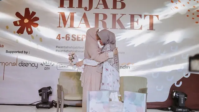 6 Potret Ghaida Tsurayya Putri Aa Gym Bareng Ibundanya, Penuh Kehangatan - Hot Liputan6.com