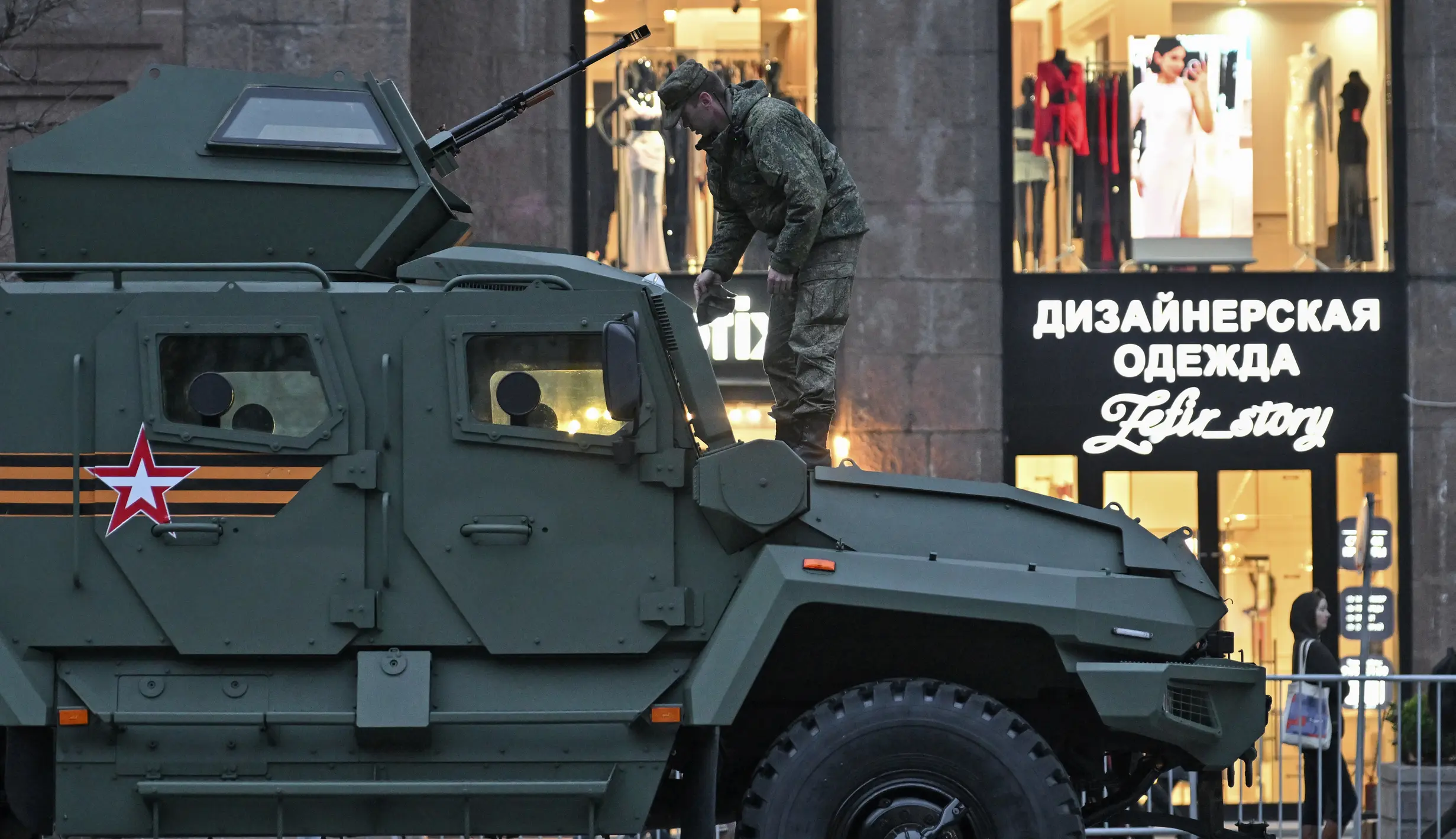 Saat Rusia Gladi Parade Militer Jelang Victory Day - Foto Liputan6.com