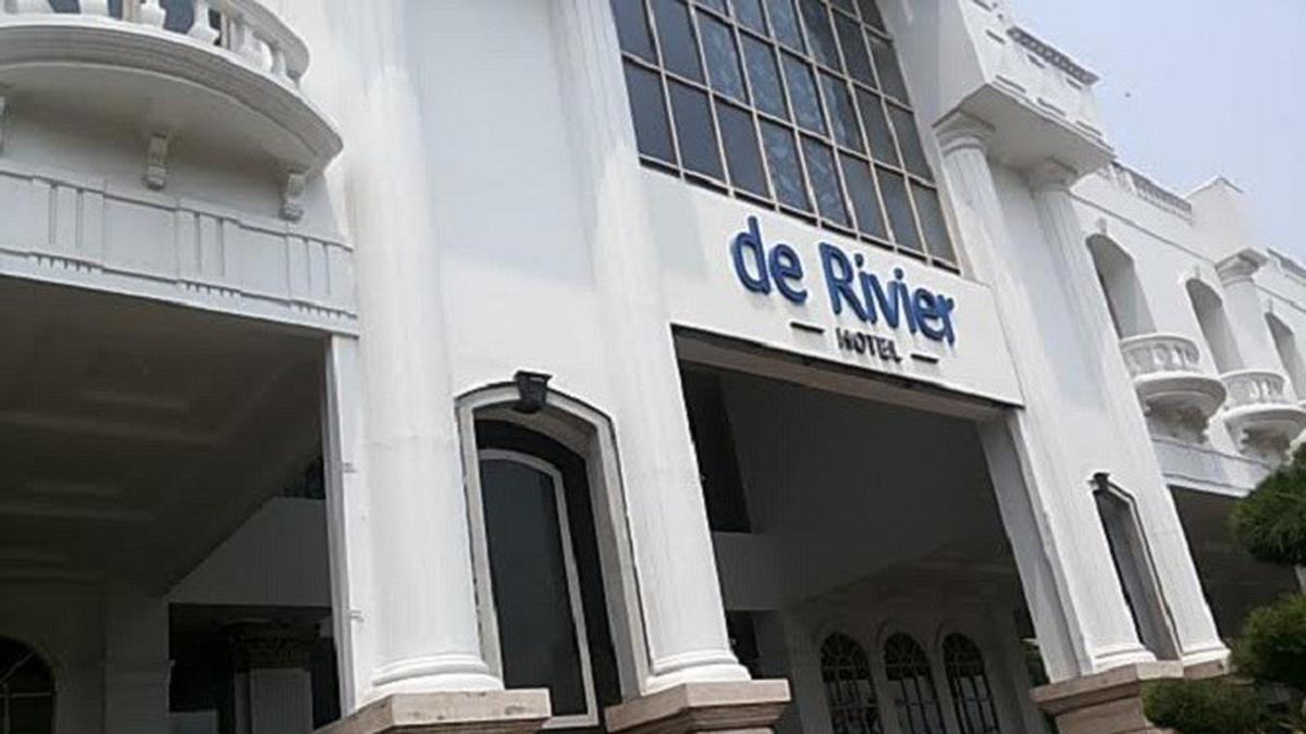 Hotel di Kota Tua Ditempel Stiker Tak Laik Keselamatan Kebakaran - News ...