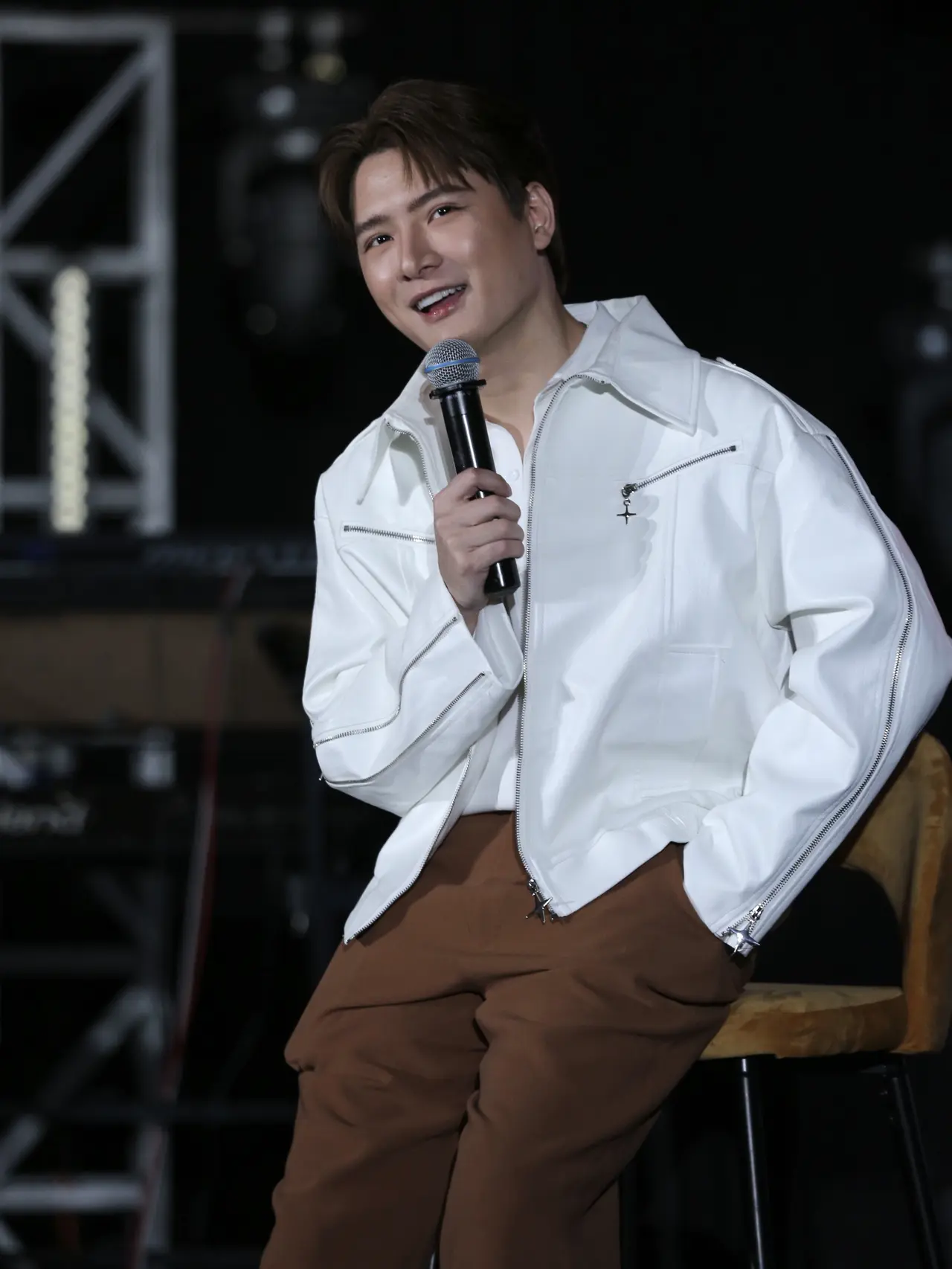 Krist Perawat Gelar Konser di Jakarta, Tampil Memesona Akui Mulai Suka ...