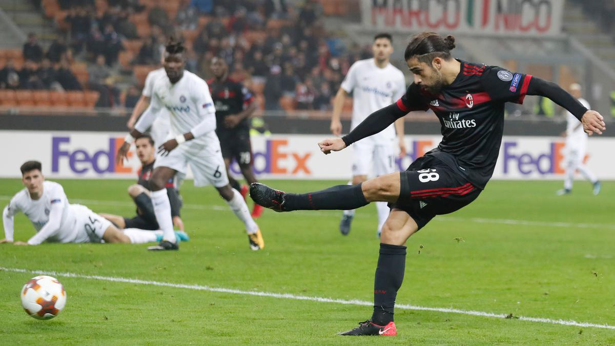 Bek AC Milan Konfirmasi Ketertarikan PSG