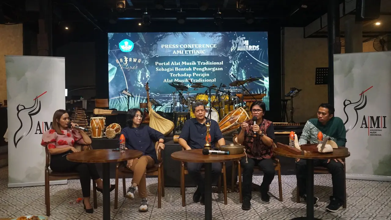Usaha Candra Darusman Mengapresiasi Musisi dan Alat Musik Tradisional ...