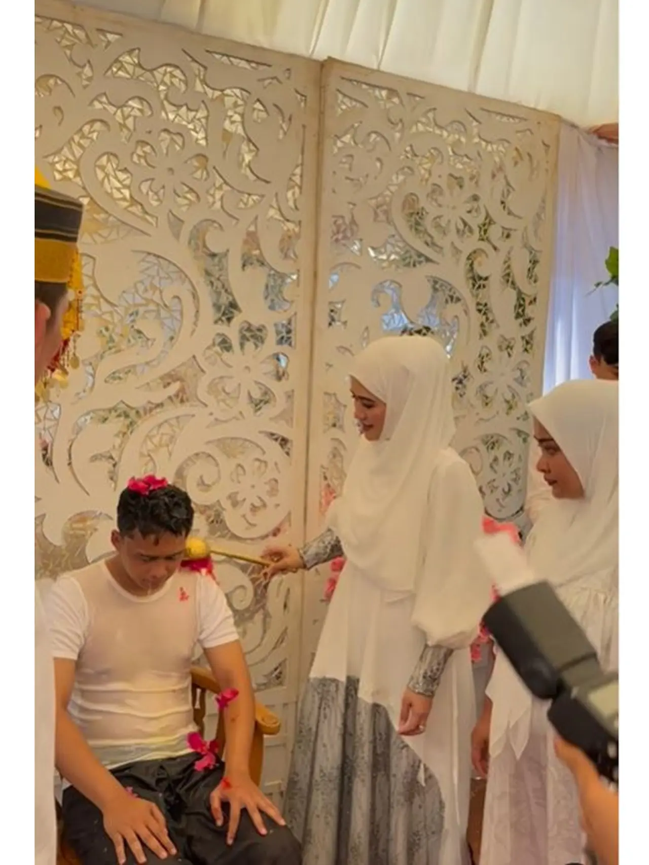 8 Potret Meggy Wulandari di Acara Siraman dan Mappacci Anak Sambung ...