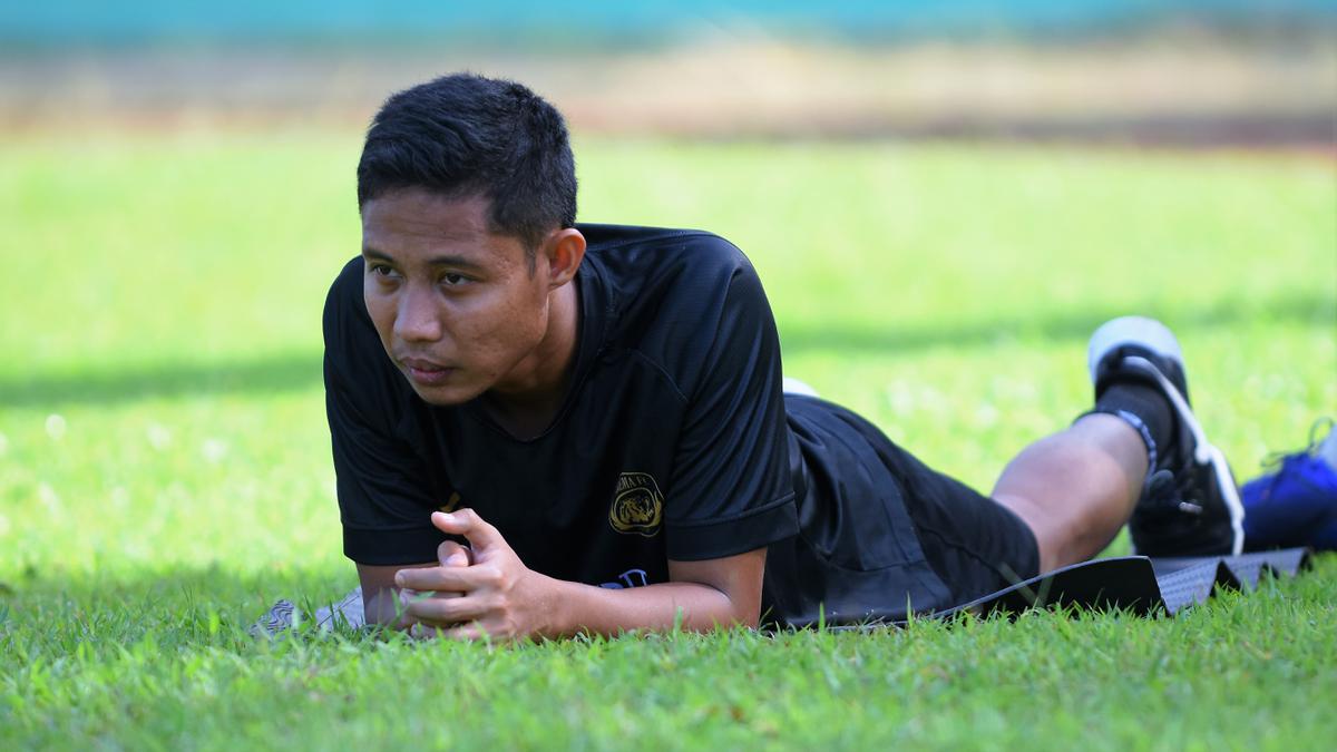 Meski Cedera, Pemain Arema Evan Dimas Tetap Penuhi Panggilan Timnas ...