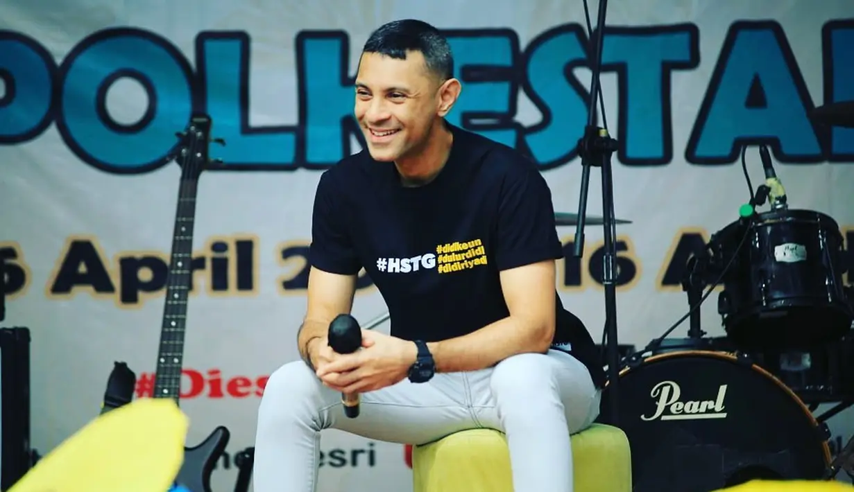 Pesona Didi Riyadi, Drummer Ganteng yang Makin Tua Makin Kece - Foto ...