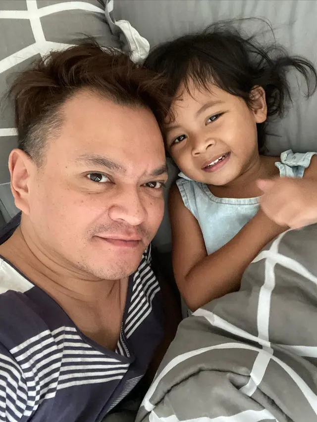 7 Momen Akrab Hedi Yunus dan Anak ART-nya, Bak Ayah Kandung - Hot ...