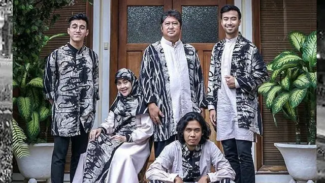 Biar Kompak, 4 Baju Lebaran Keluarga Artis Ini Bisa Jadi Inspirasi ...