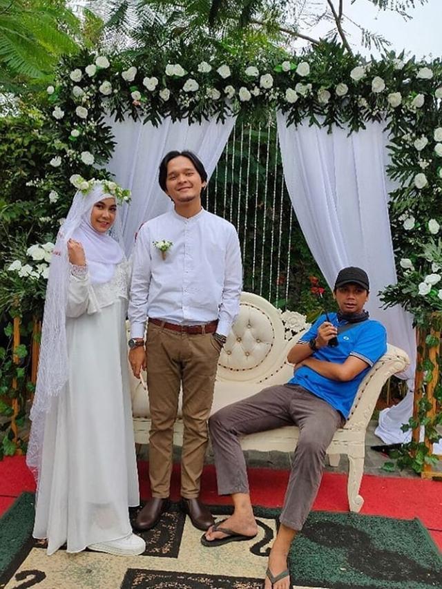 6 Potret Annisa Rahma Syuting Bareng Suami, Kompak Pakai Seragam SMA - Hot Liputan6.com