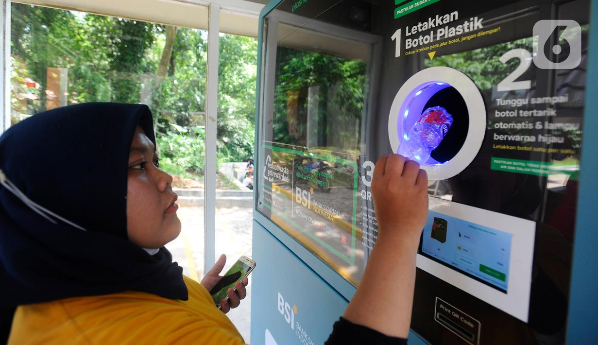 Penukaran Botol Plastik Jadi Saldo Rekening Bank di Depok - Foto ...