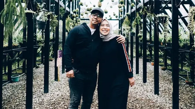 7 Potret Fitri Tropica dan Sang Suami, Mesra dan Kompak Banget - Hot ...