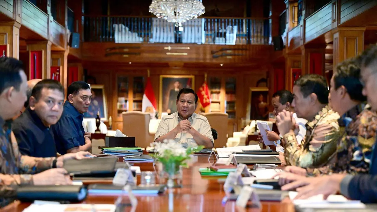 Prabowo Gelar Rapat Terbatas Bahas Koperasi Desa Merah Putih di Hambalang - News Liputan6.com